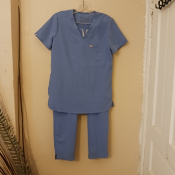 Figs | Other | Figs Womans Blue Scrub Set Top And Bottom Size Xs Some ...